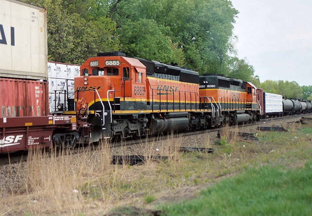 BNSF 6885